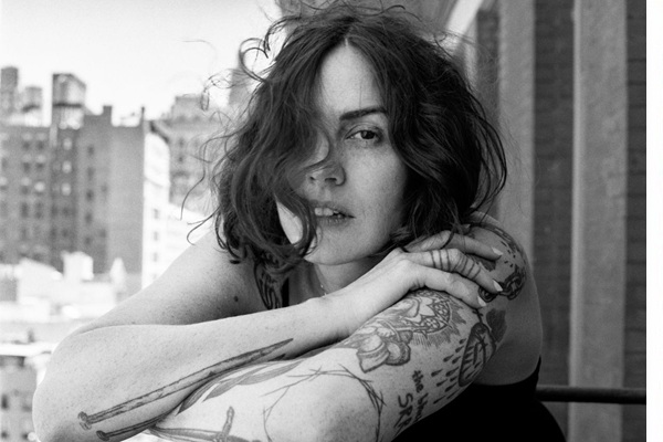 Dos poemas de «The Bella Vista» de Emma Ruth Rundle | Aullido